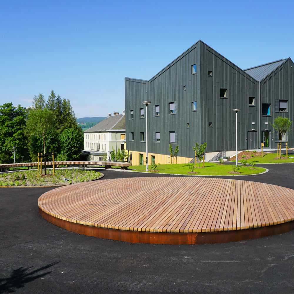 Seating and planters for nursing home's sensory garden | Streetlife ...