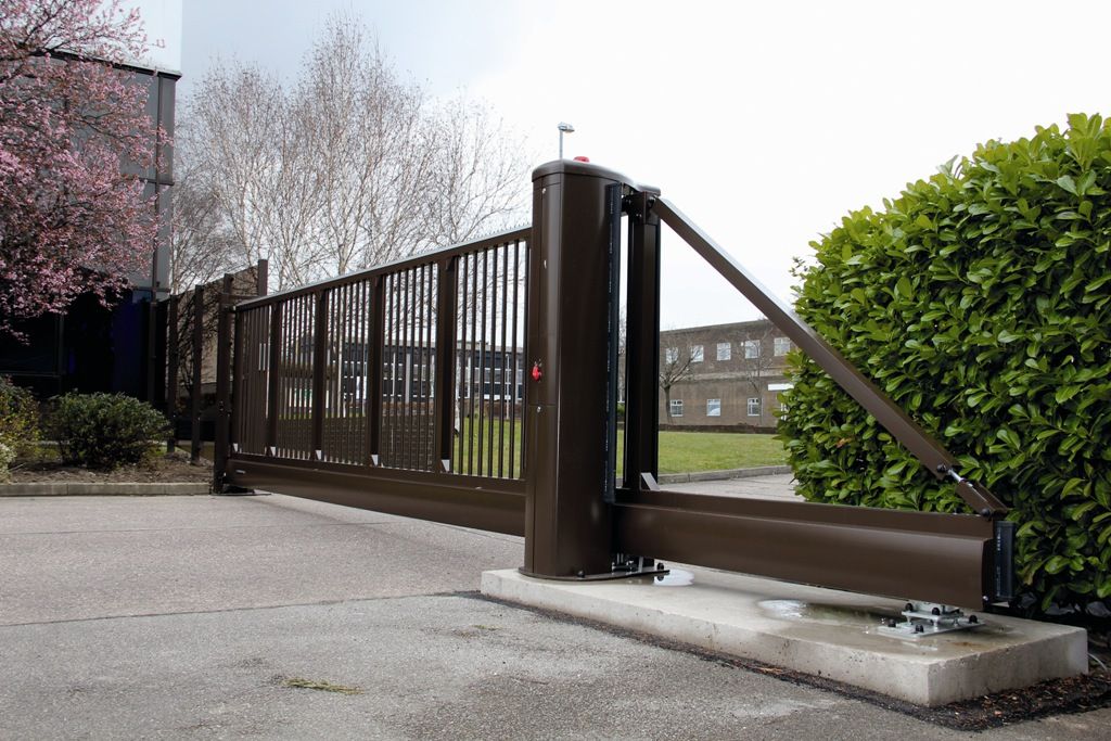 Images for SlideMaster™ cantilever sliding gates