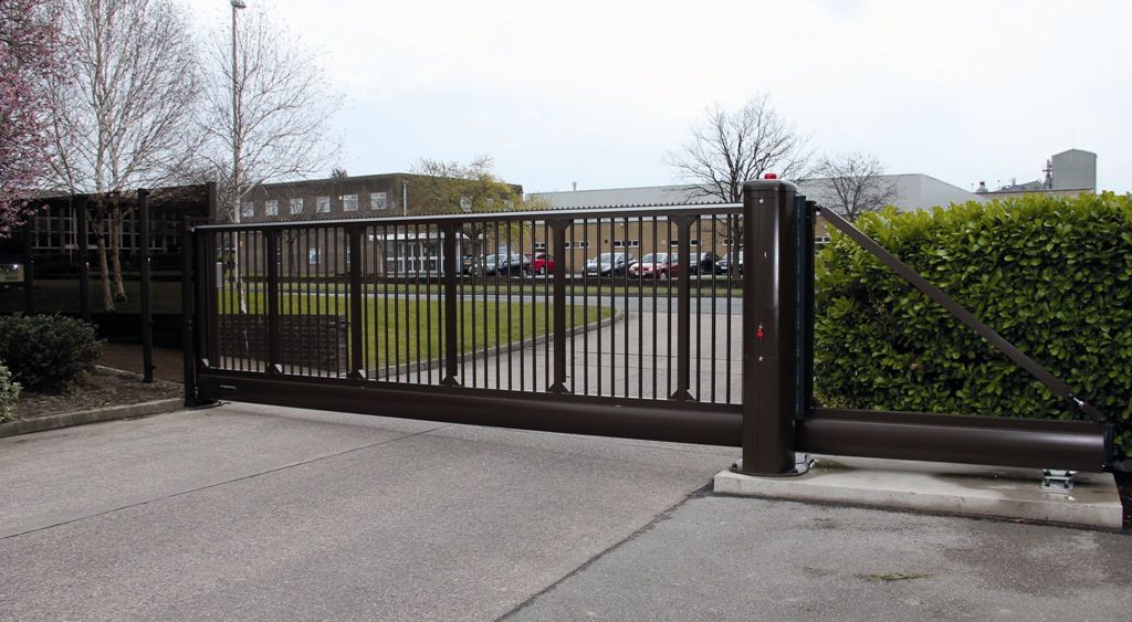 Images for SlideMaster™ cantilever sliding gates