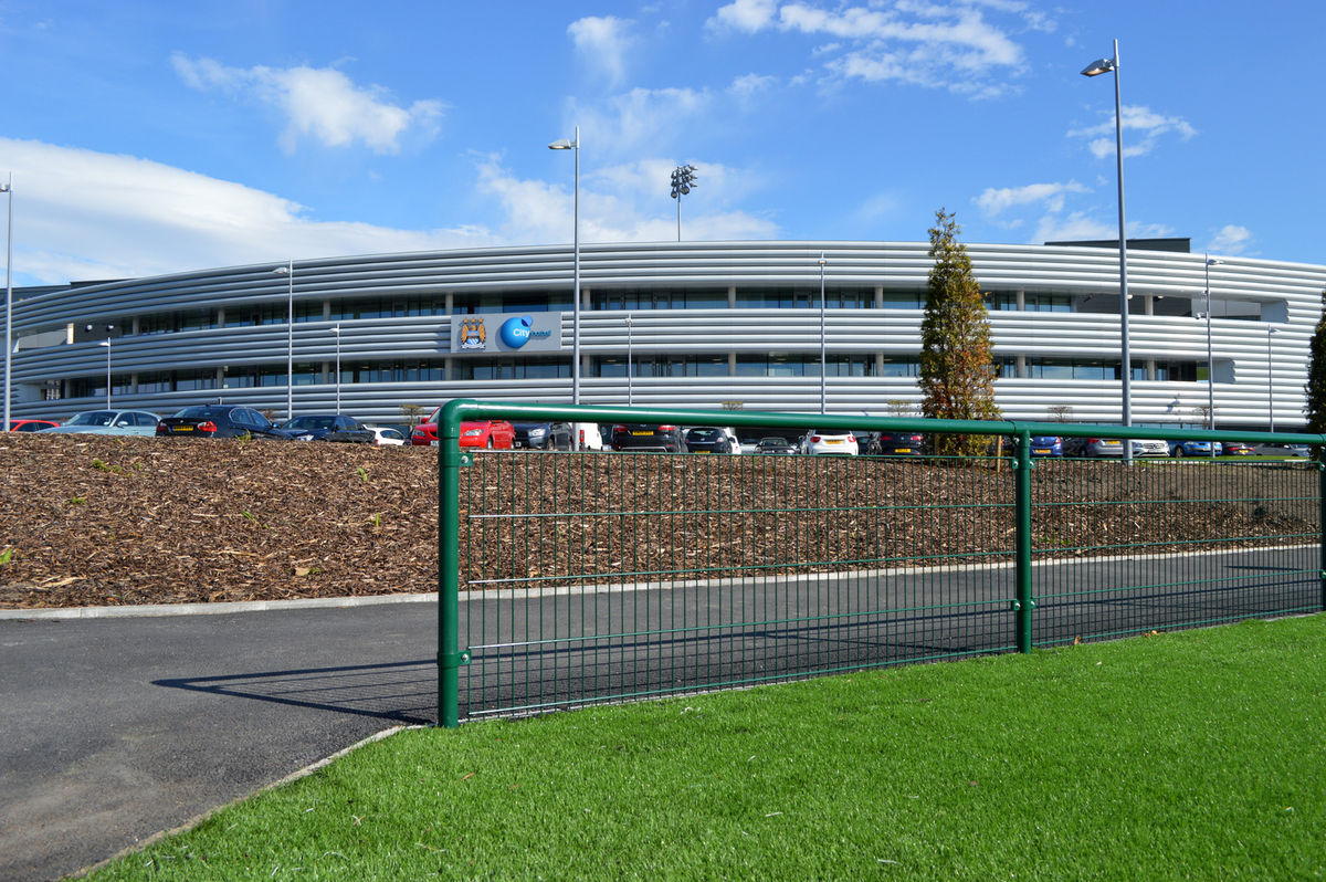 Sports fencing for Etihad training complex | Images