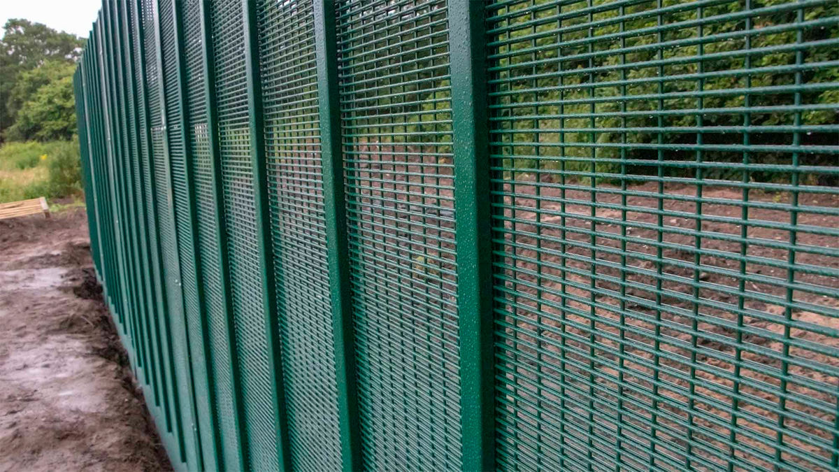 Securus AC SR2 - 358 rigid mesh security fencing to LPS 1175 SR2 | Images