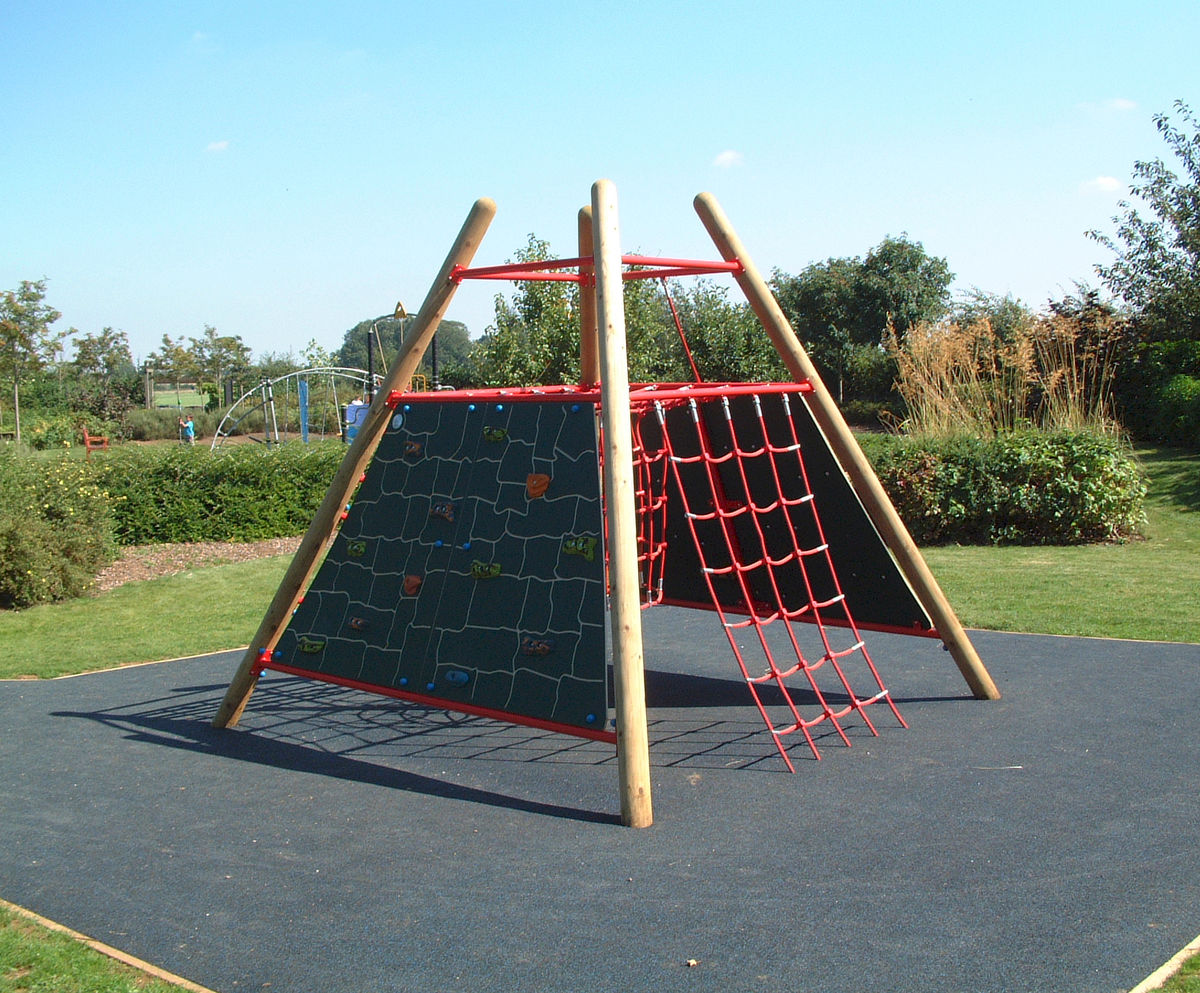 Pyramid challenging climbing unit | Setter Play | ESI External Works
