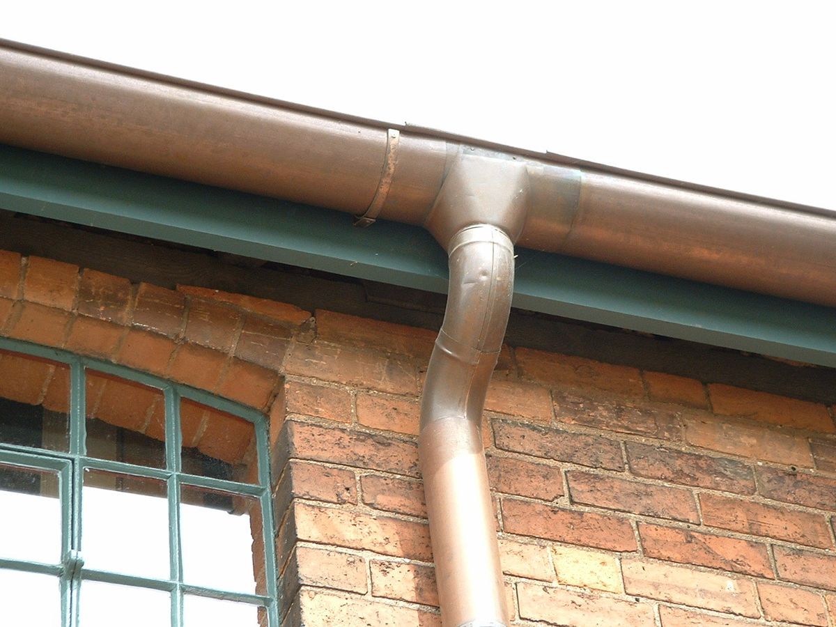 Half-round copper gutter and downpipe with a verdigris finish | Metal ...