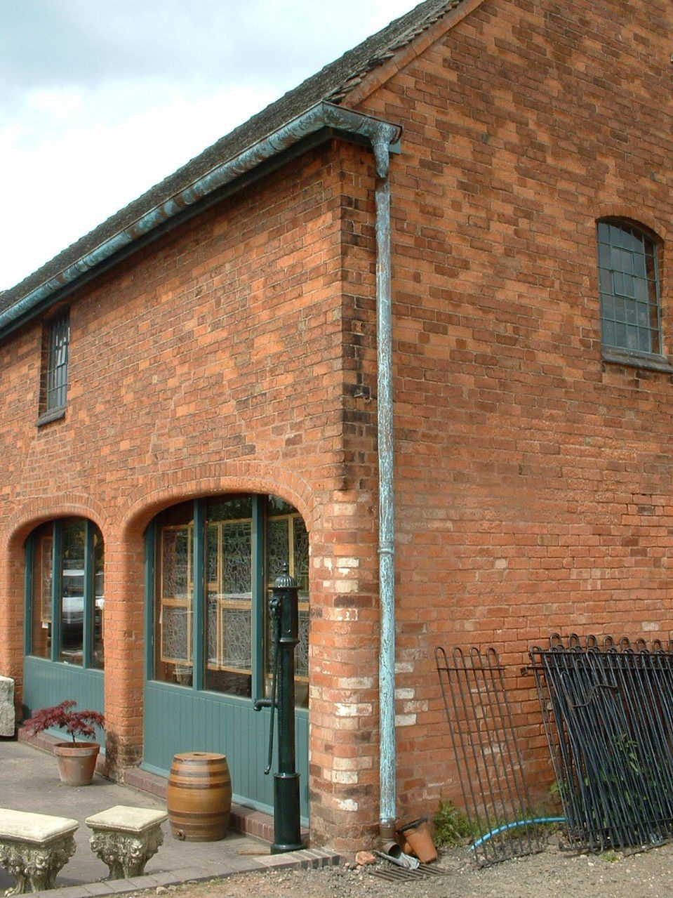 Half-round copper gutter and downpipe with a verdigris finish | Metal ...