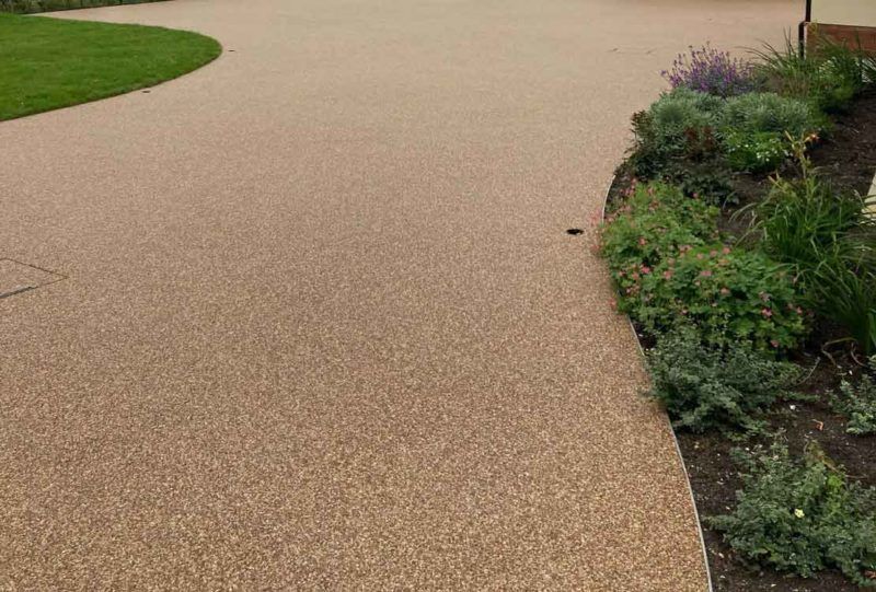 Porous resin bound surfacing for sloping driveway | Images