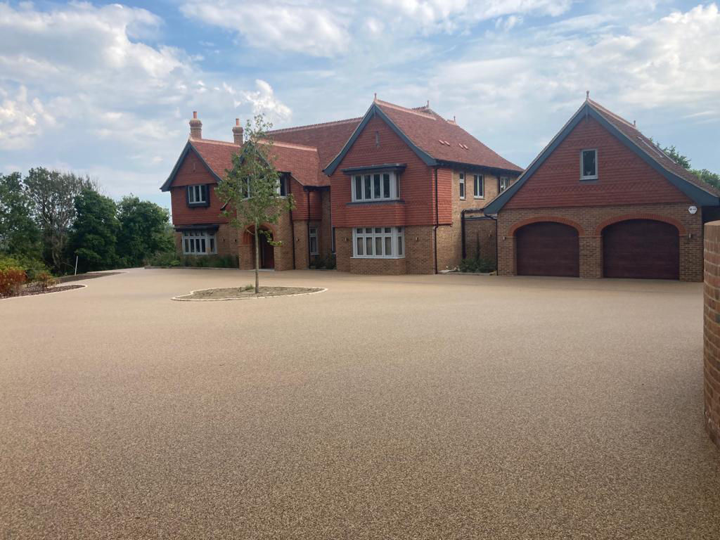 Seamless driveway created using Stonebound surfacing | Images