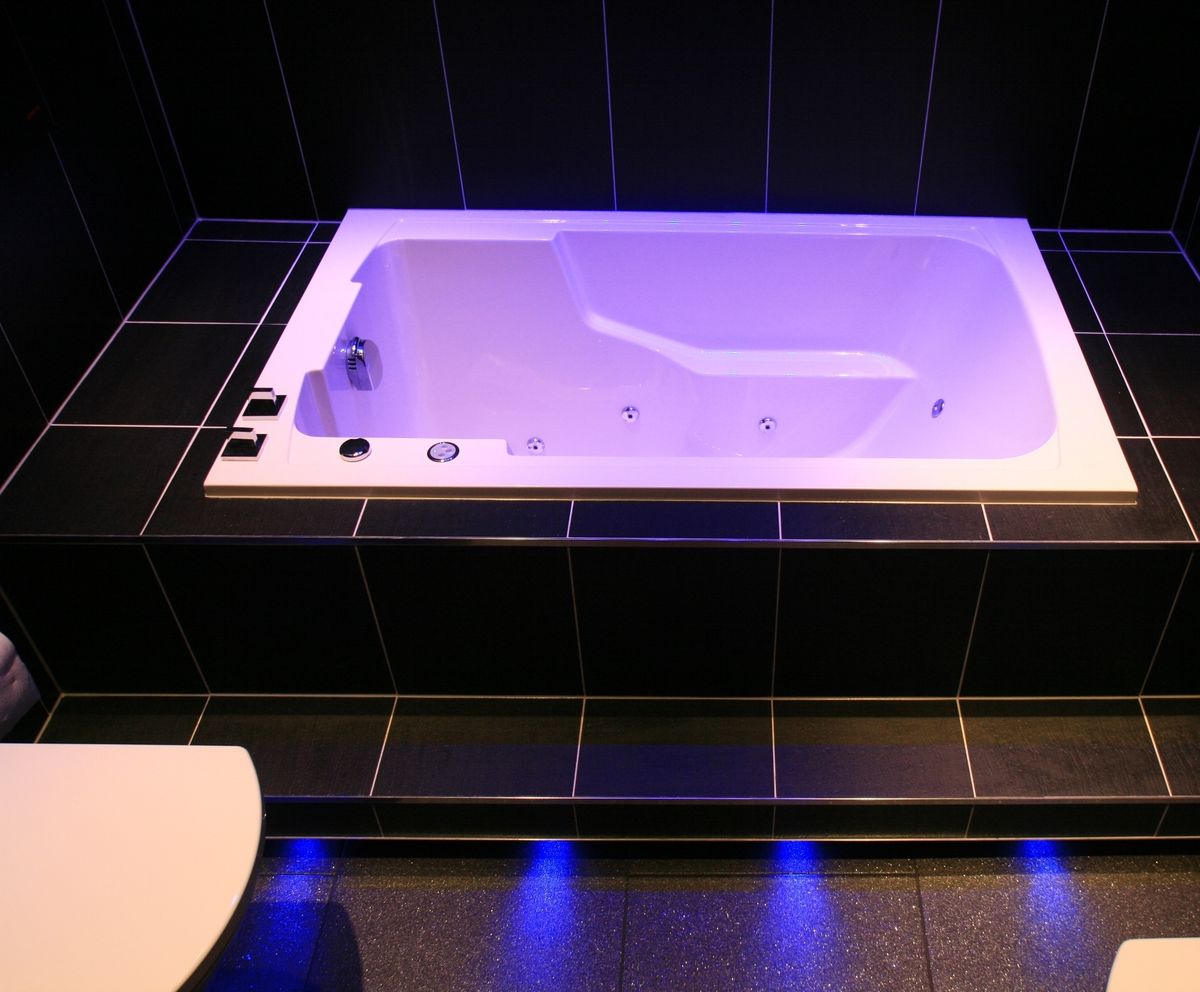 Nirvana Japanese-style deep-soaking tub | Design & Form | ESI Interior ...