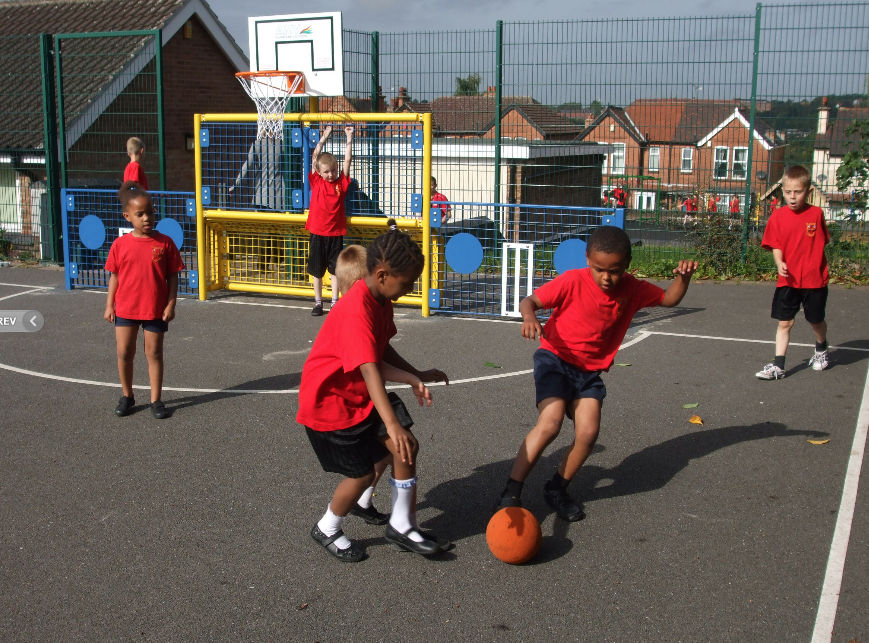 Steel MUGA goals and fencing | Images