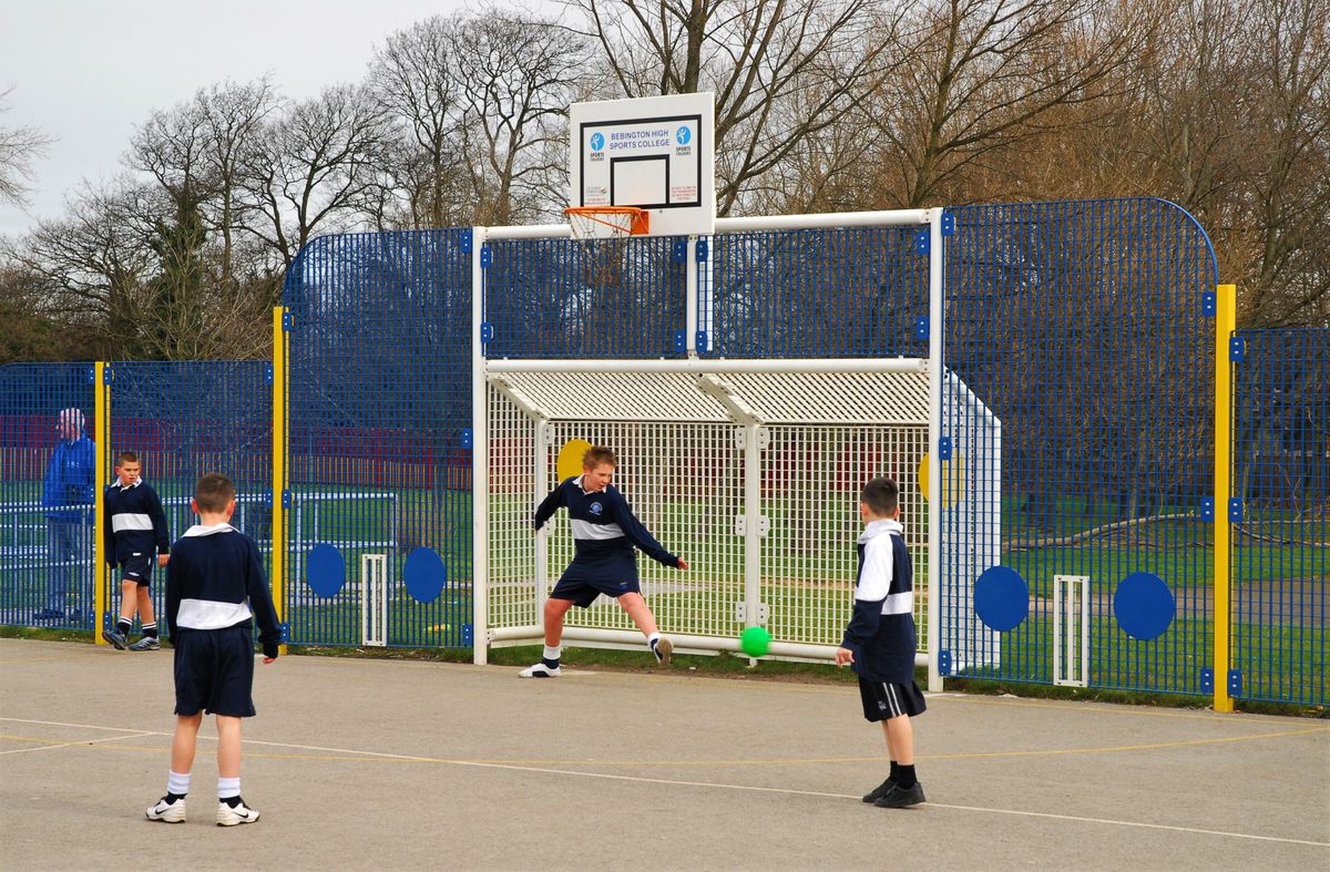 Steel MUGA goals and fencing | Images