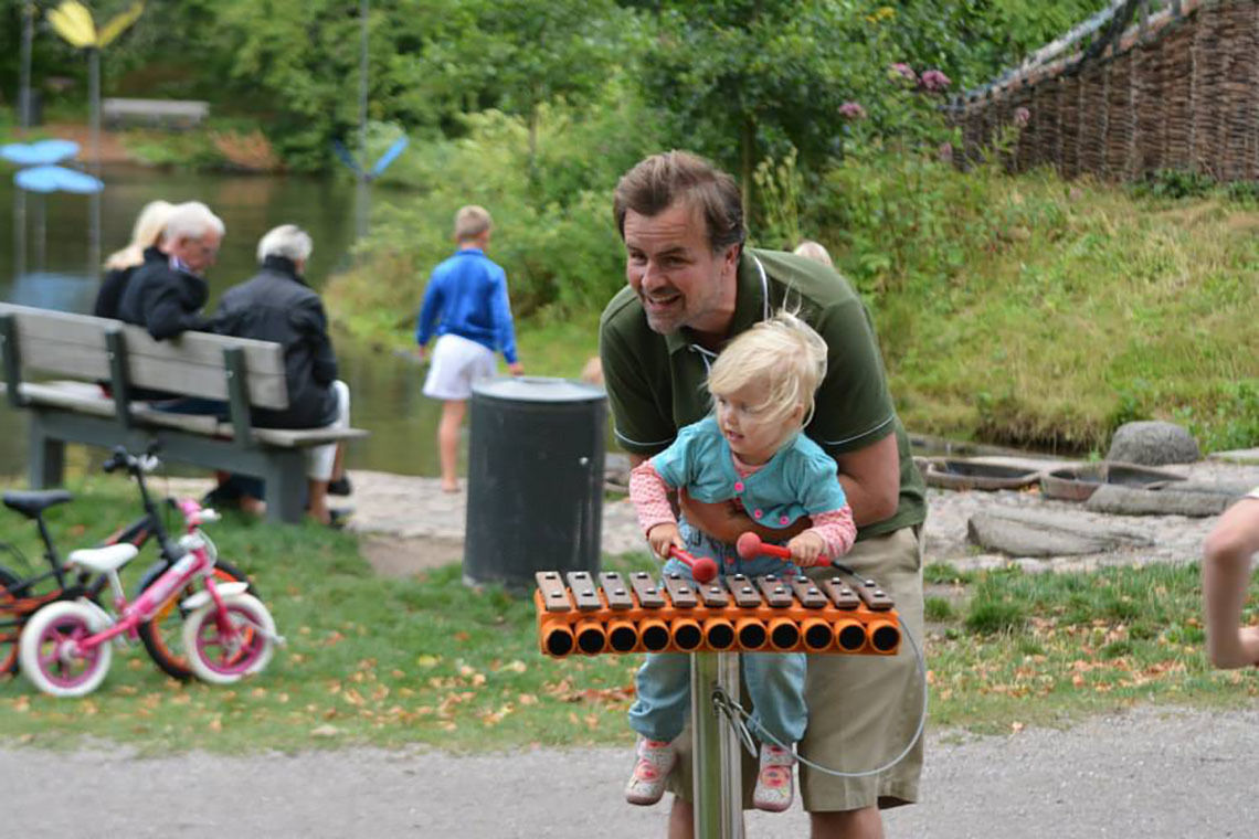 Sensory play outdoor musical instruments | Images