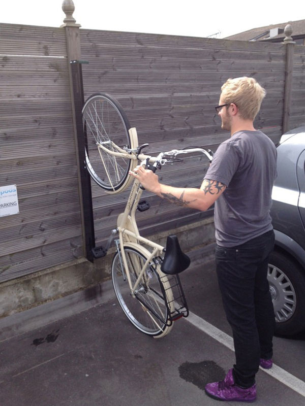 Westerham vertical bike rack with 3-point locking | Images
