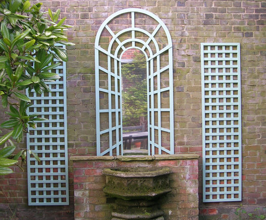 Perspective trellis panels | Vertopia Gardens