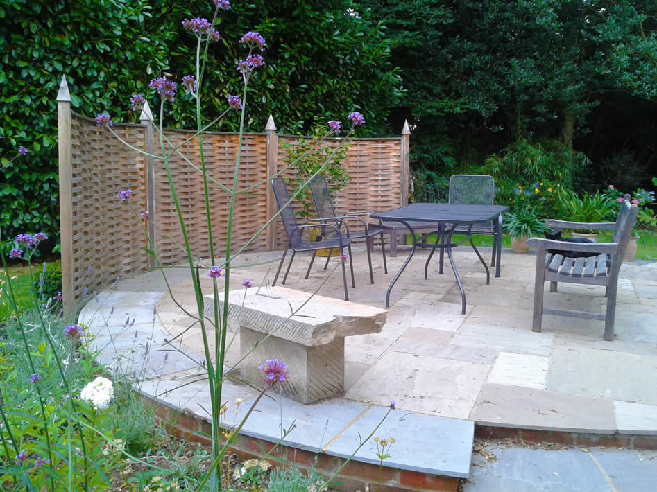 Curved oak fence panels | Quercus UK | ESI External Works