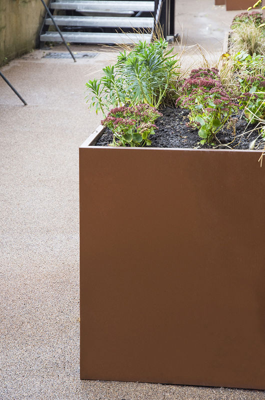 Bespoke powder-coated steel planters for Devon Mansions | Images