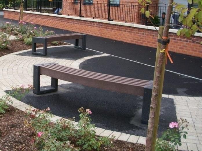 Canvas 30° - recycled plastic curved outdoor bench | Images