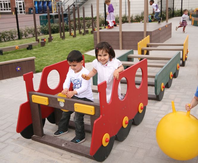 Play train for 3-7 year olds - solid recycled plastic | GOplastic - 100 ...