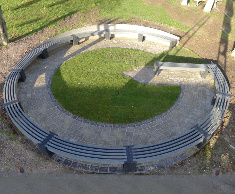Canvas 30° - recycled plastic curved outdoor bench | Images