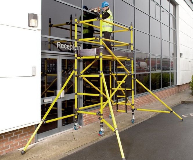 Aluminium and fibreglass mobile access towers | Planet Platforms