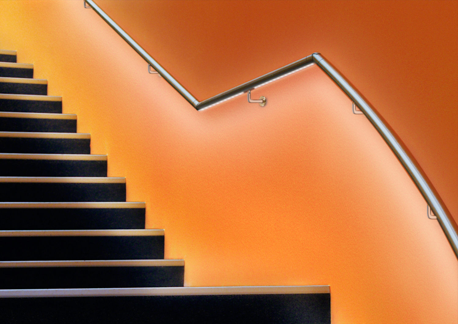 Q-lights Linear Light - LED illuminated balustrades | Q-railing | ESI ...