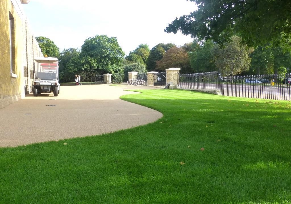 Bespoke steel edging - Serpentine Sackler Gallery | Kinley | ESI ...