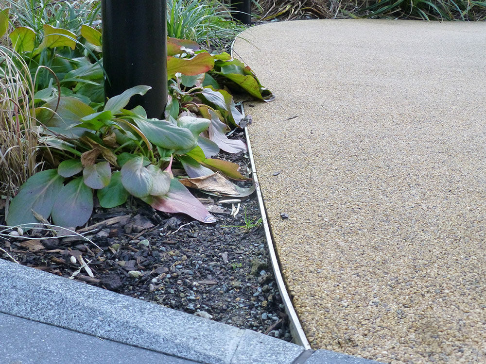 Flexible aluminium edging for roof garden pathways | Kinley | ESI ...