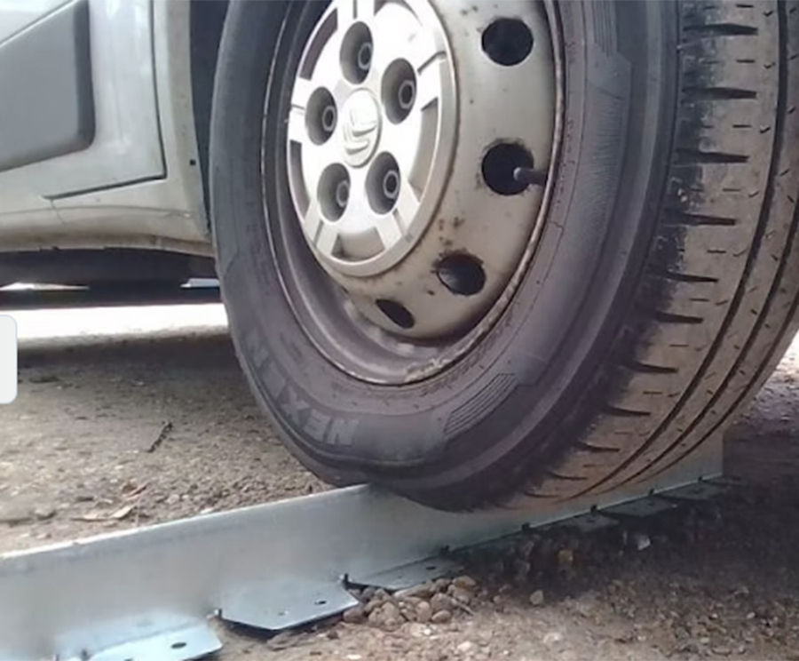 Bison Kerb - steel kerb for hard landscape edging | Images