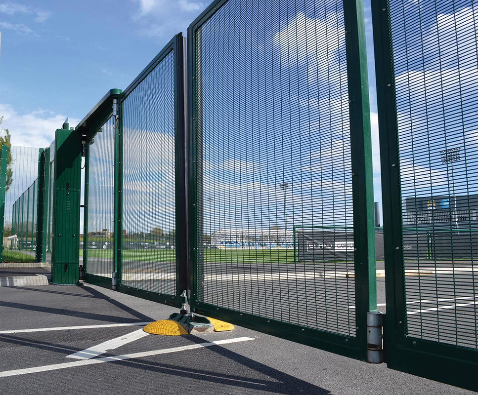 Sports fencing for Etihad training complex | Images