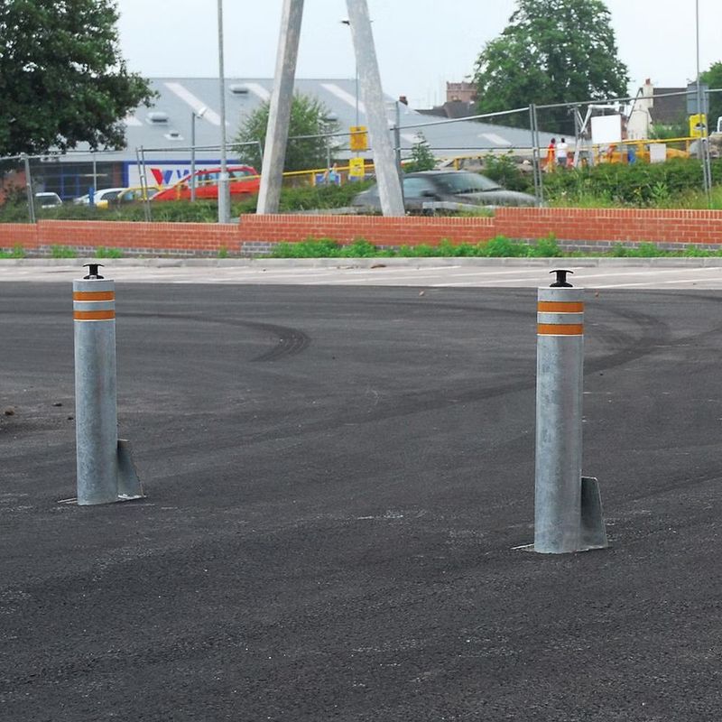 Manually-operated telescopic security posts | Images