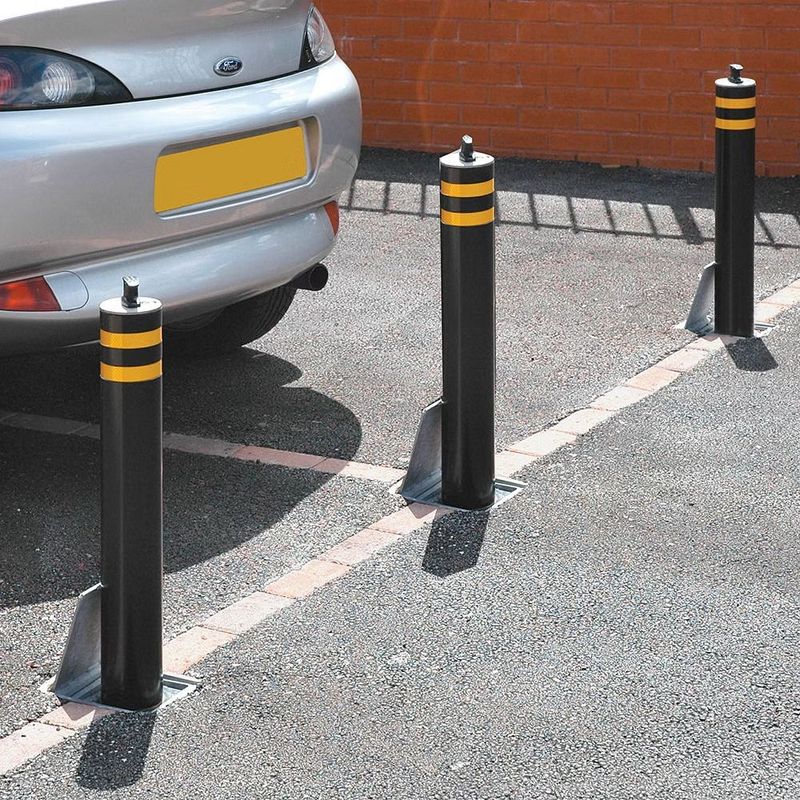 Manually-operated telescopic security posts | Images