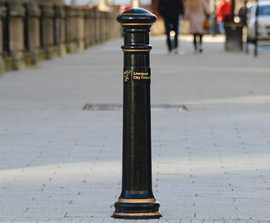 Manchester – traditional cast iron bollard | Broxap | ESI External Works