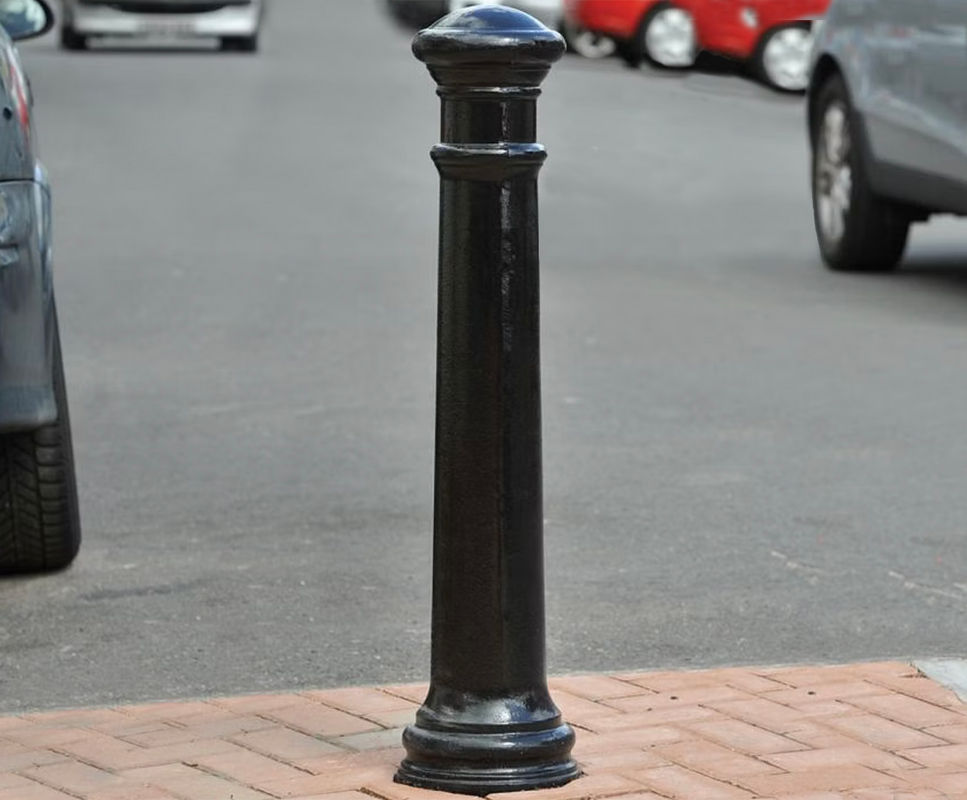 Manchester – traditional cast iron bollard | Images