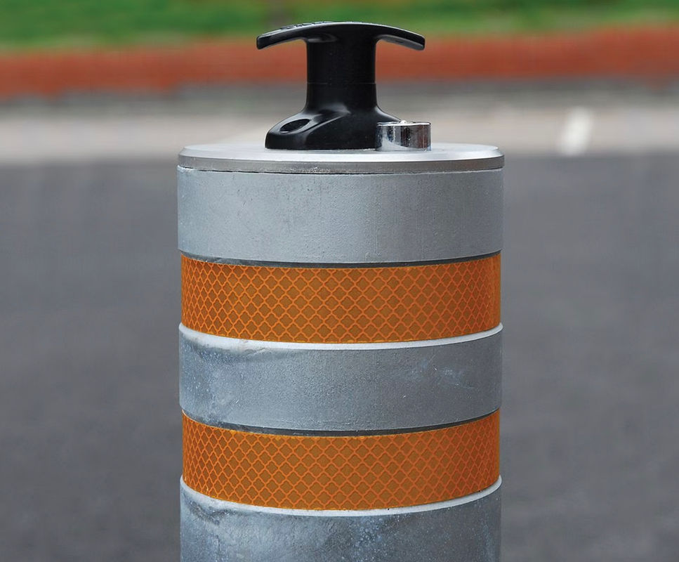 Manually-operated telescopic security posts | Images