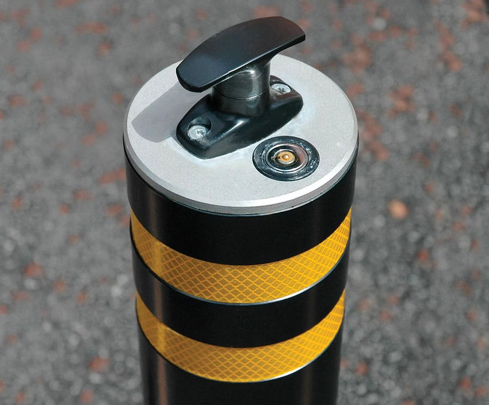 Manually-operated telescopic security posts | Images