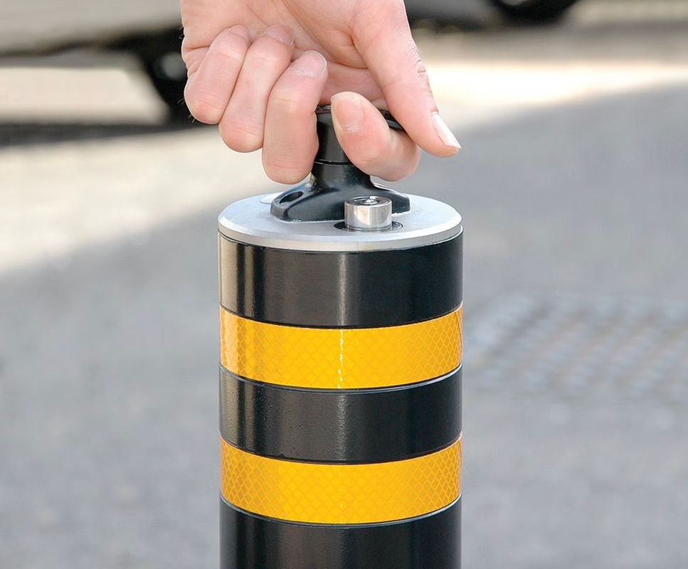 Manually-operated telescopic security posts | Images