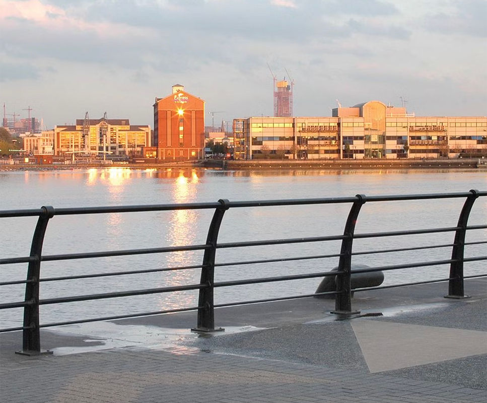 Images for Quayside – ductile iron 5-rail curved railing system