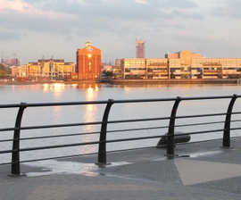 Quayside – ductile iron 5-rail curved railing system | Broxap | ESI ...
