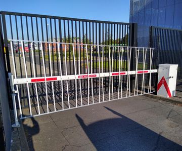 Rising arm barriers | EXTERNAL WORKS