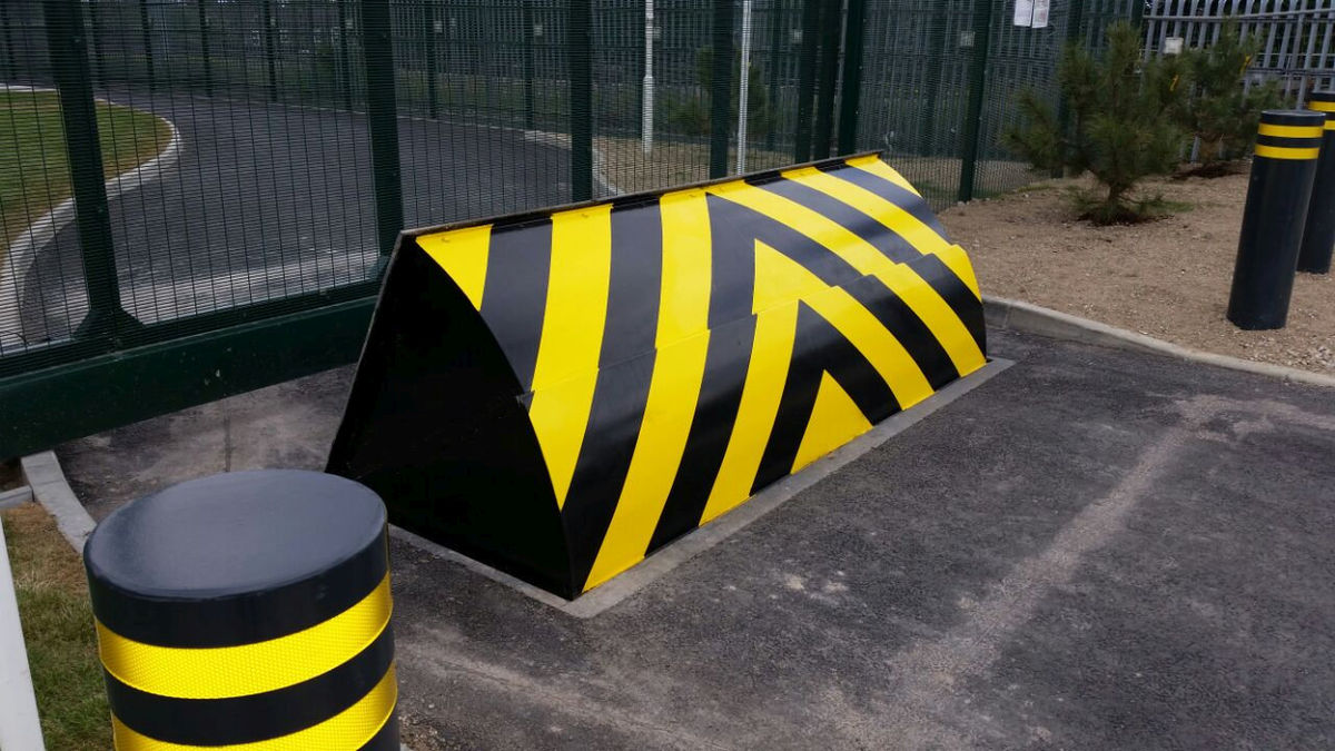 Images for PAS 68 Terra Blocker - 7.5t @50mph