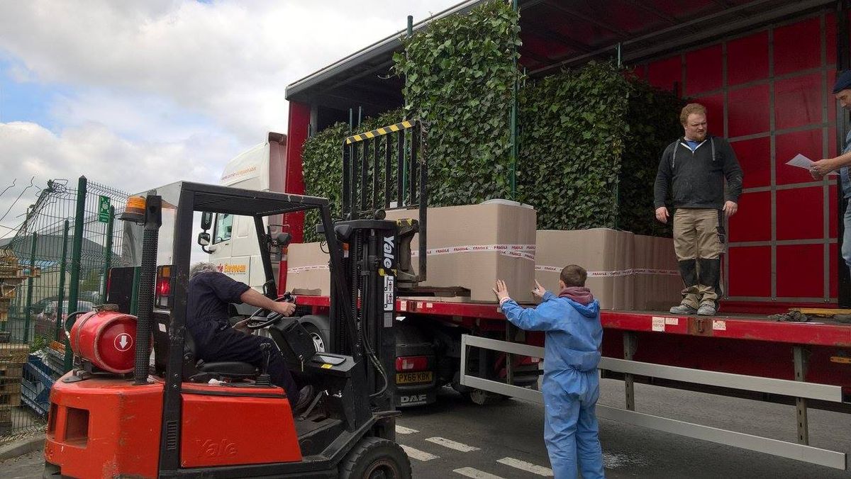 Bespoke mobile barrier planter with screening hedge | Images