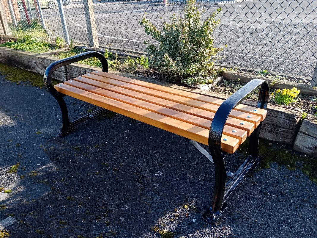 Avenue Cast Iron Bench with Hardwood Slats | Images
