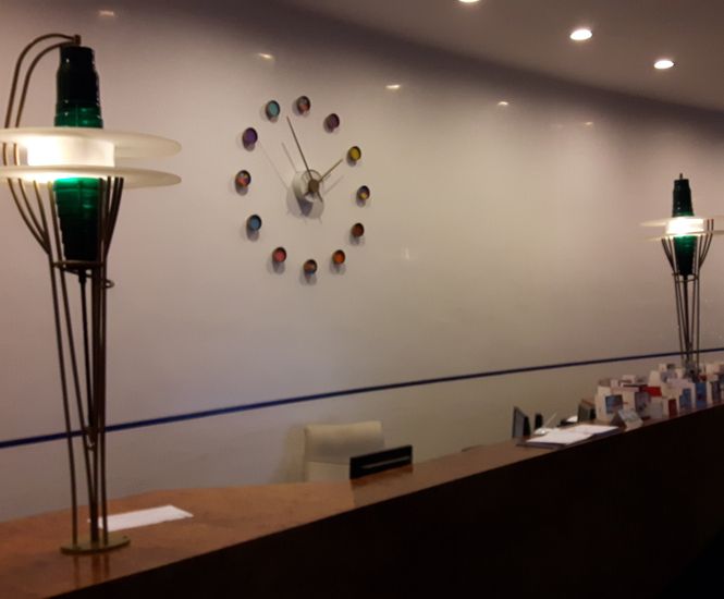 Interior clock for apartment reception area | Good Directions