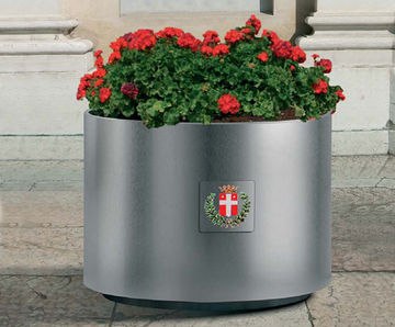 Large outdoor planters | EXTERNAL WORKS