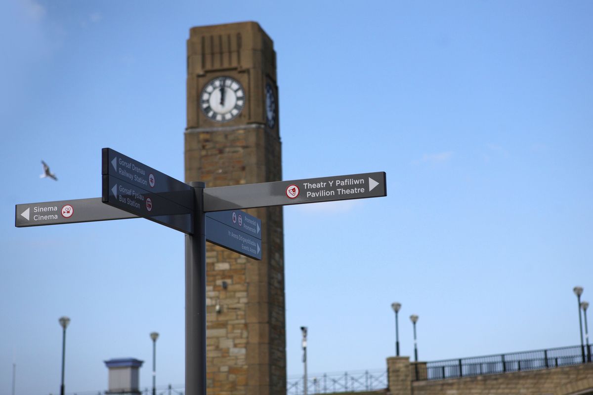 WAY2GO™ wayfinding fingerpost | Images