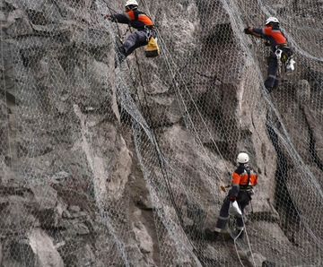 Rockfall protection meshes | EXTERNAL WORKS
