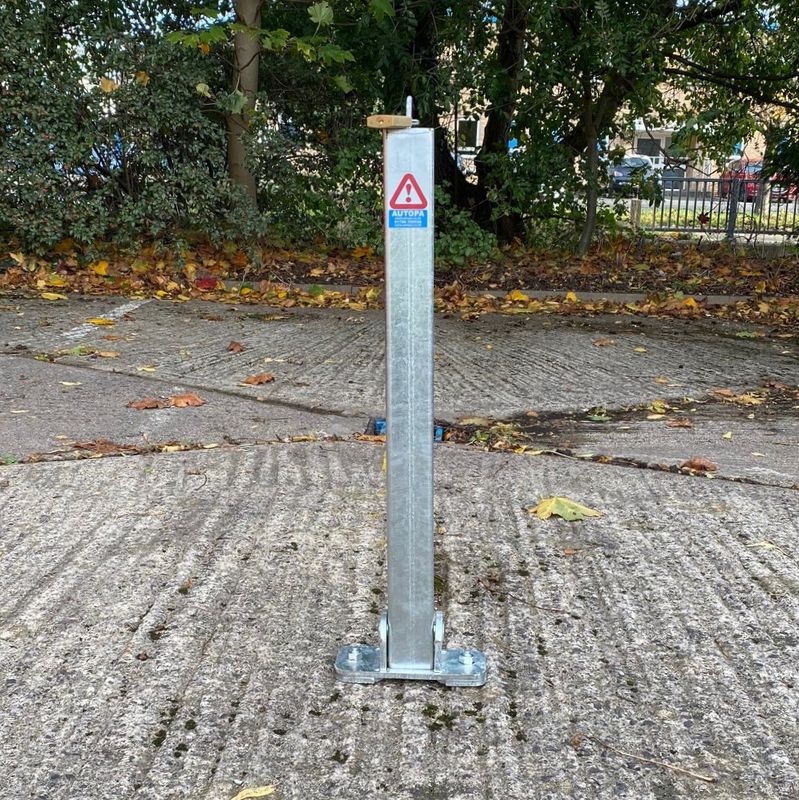 TOPLOK Square lockable parking post | Images