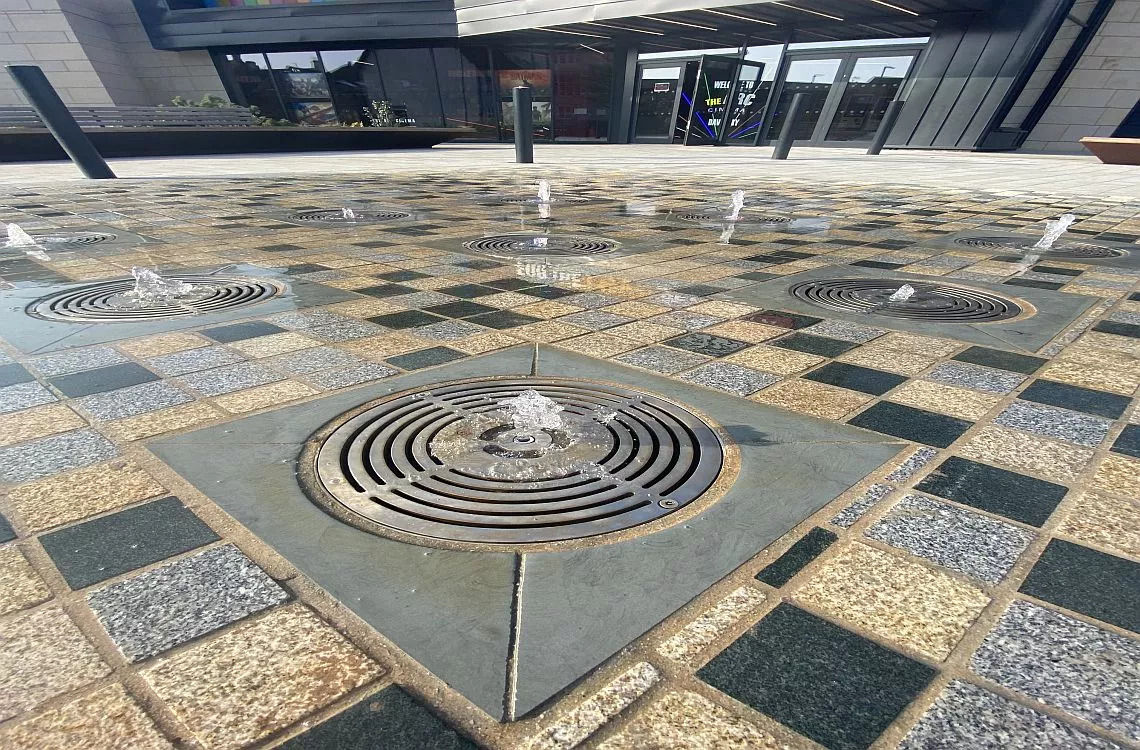 Images for Decorative illuminated plaza water feature - Daventry