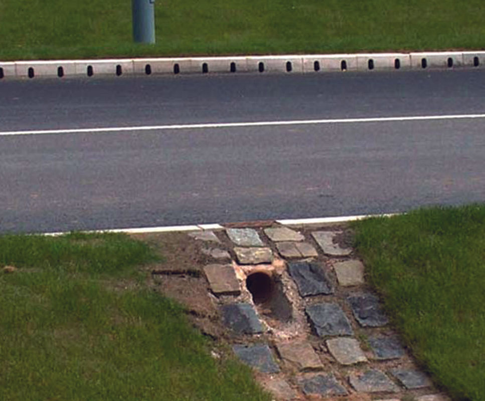 ACO KerbDrain E / E+ - combined kerb and drainage system | Images