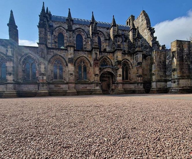 Pink granite aggregate and gravel stabilisation - Rosslyn Chapel | CED ...