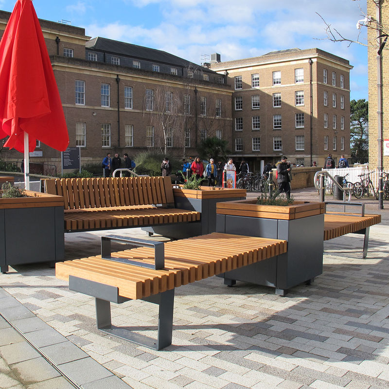 RailRoad Delta straight and curved modular seating range | Images