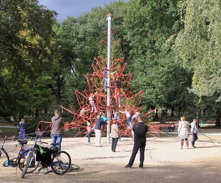 Spider 8 Pyramid - steel rope climbing frame for playgrounds | Huck Play